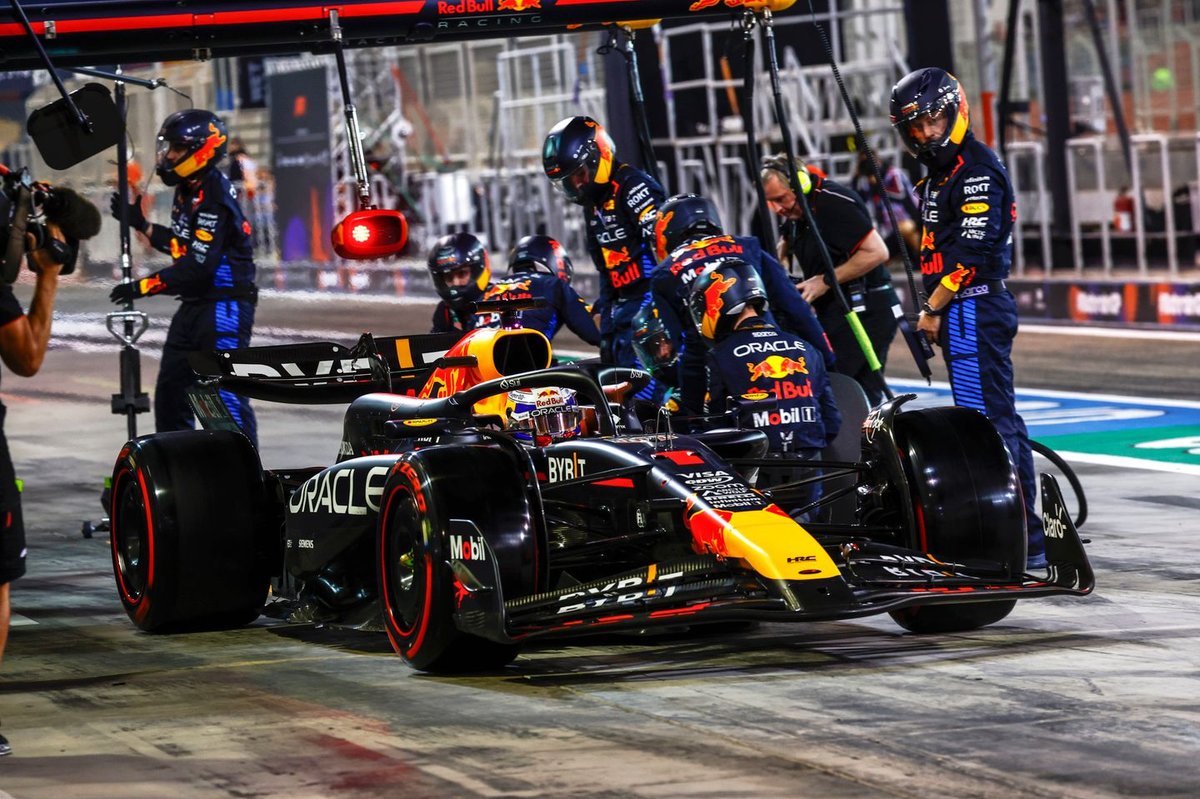 Cómo Red Bull F1 crea la estrategia perfecta para Verstappen y Checo Pérez
