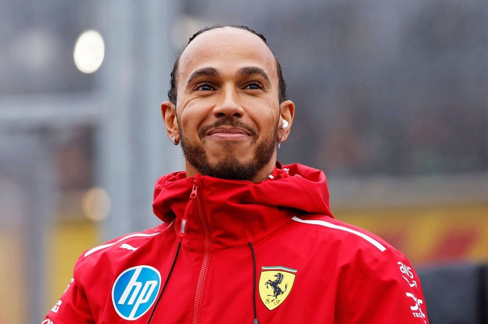 CEO de la F1 augura una victoria de Hamilton en Ferrari en 2025