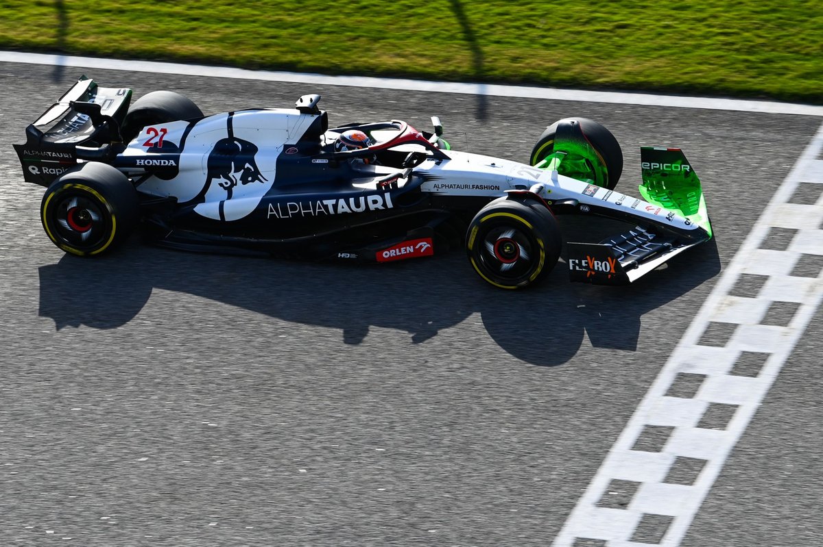 What is the flow-vis paint and aero rake on an F1 car in testing?