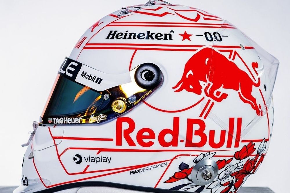 Max Verstappen met speciale helm naar F1 Grand Prix van Japan