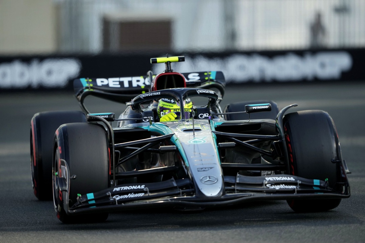 Hamilton disaster as loose bollard puts him out of Q1…