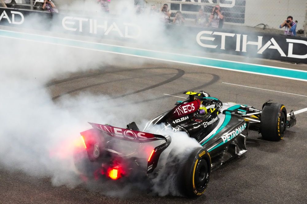 Hamilton, Mercedes'e resmen veda etti