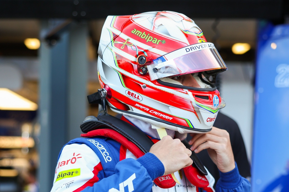 Rafa Câmara celebra pole na Austrália em primeira corrida na F3