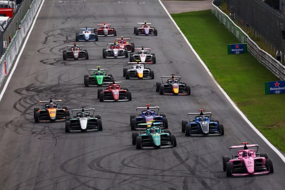 F1 Academy in Singapore: Start time, where to watch live, wild card ...