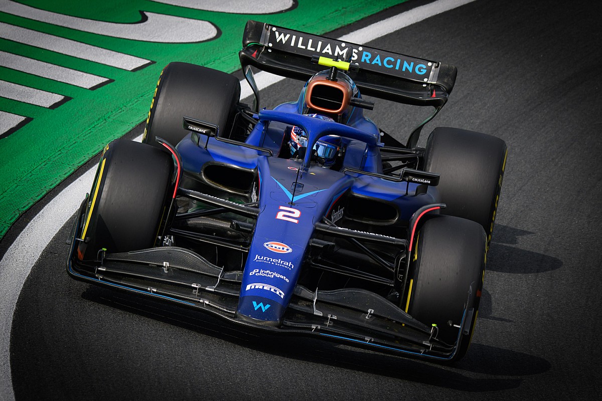 Logan Sargeant klapt hard in de muur tijdens Q3 F1 Zandvoort