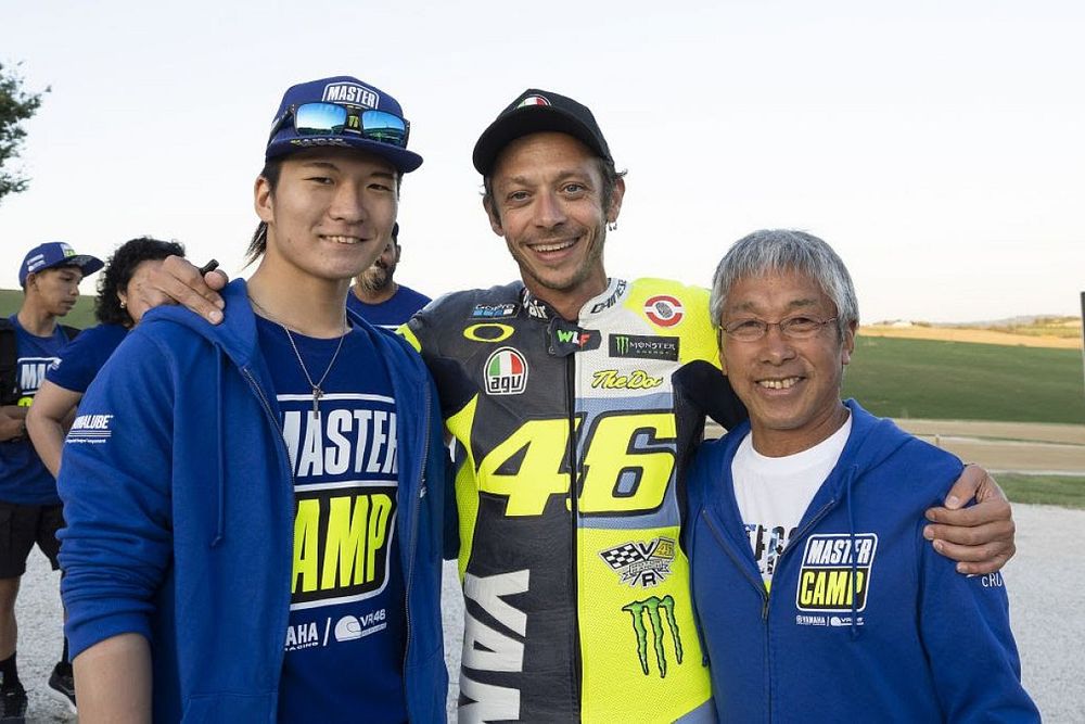 Momen Perjumpaan Valentino Rossi dan Putra Norick Abe