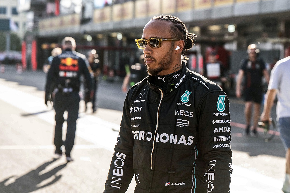 A Mercedes Hamilton panaszait követően változtatni fog autóján