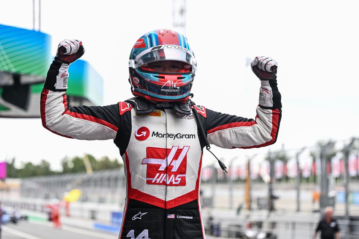 Red Bull y Ford fichan a Chloe Chambers para la F1 Academy 2025