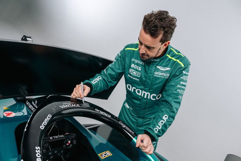 F1: Aston Martin Lelang Simulator AMR24