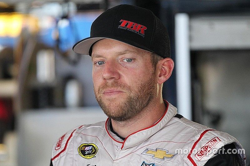 Regan Smith secures NASCAR ride for 2017