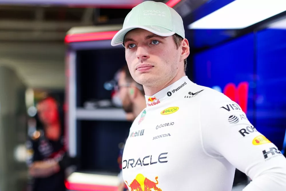 Max Verstappen intends to stay at Red Bull… “unless strange things happen”