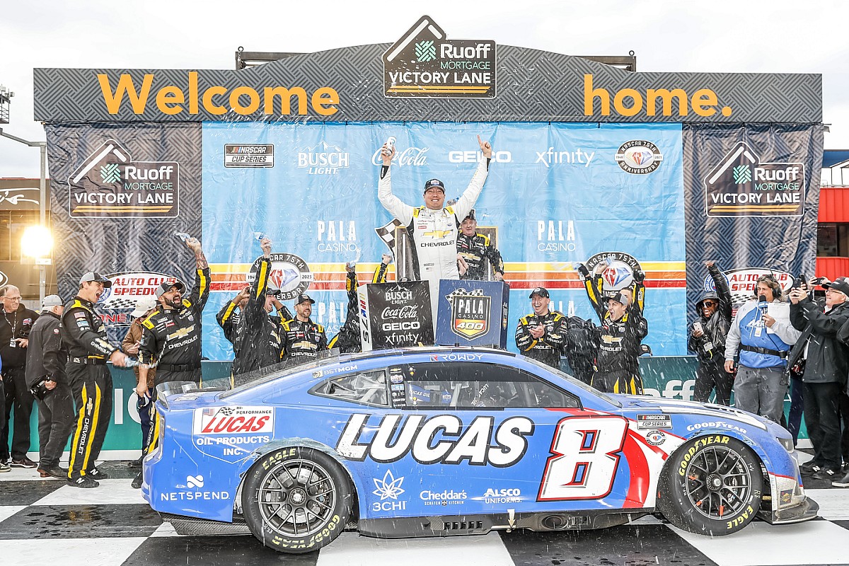 Kyle Busch takes record-setting NASCAR win at Fontana
