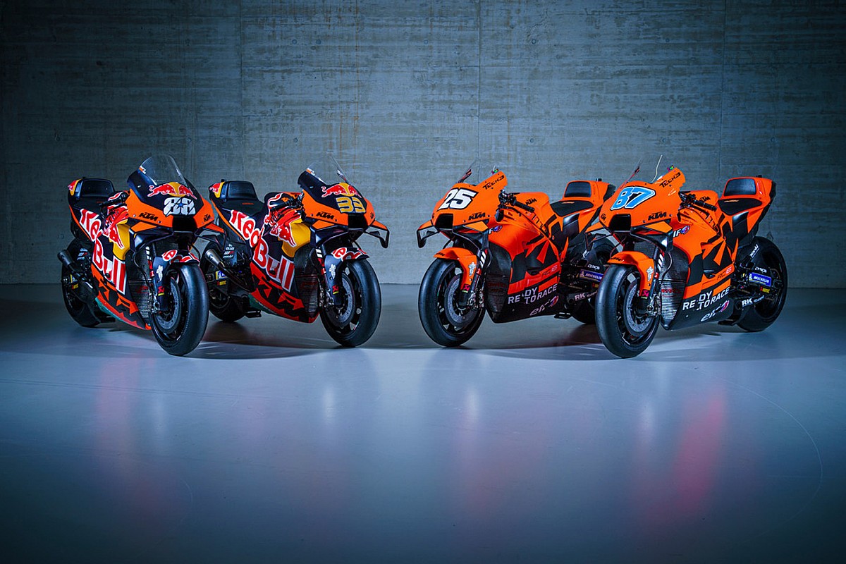 A KTM lerántotta a leplet a gyári és a Tech 3-as motorokról!
