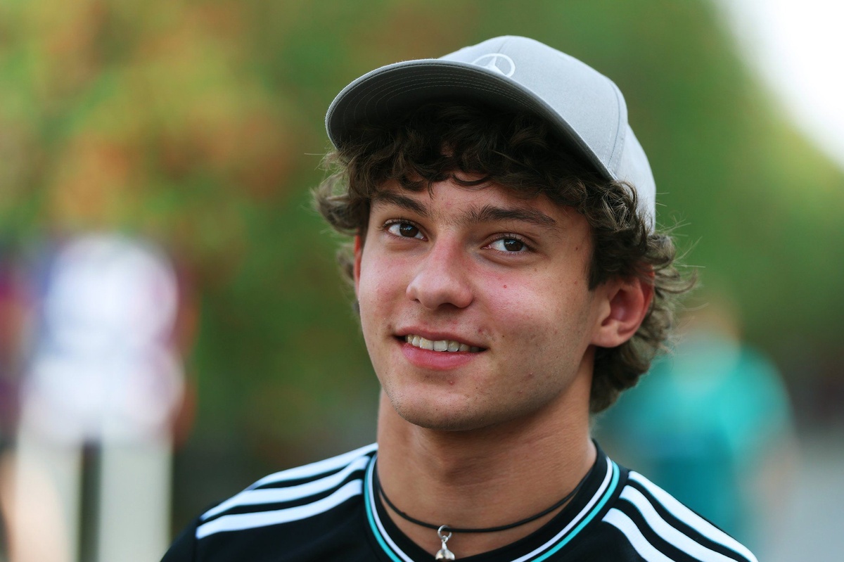 موقع موتورسبورت | كيف كان لقاء بطل العالم كيمي رايكونن بسائق مرسيدس ...