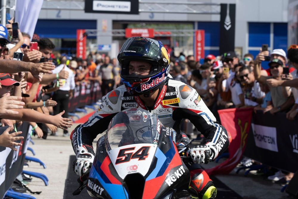 WSBK: Razgatlioglu Uji Bagian-bagian dari BMW 2025