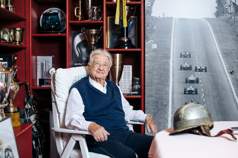 Primeiro campeão de Le Mans da Porsche, Hans Hermann morre aos 97