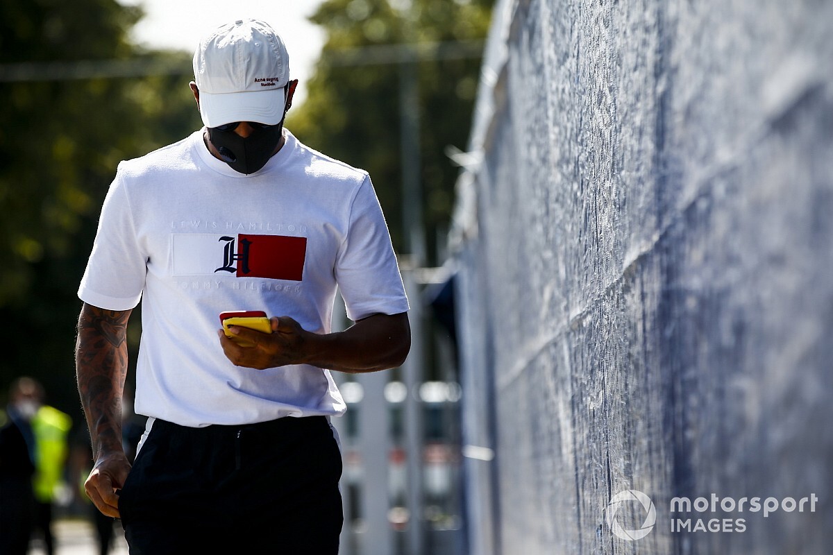 Lewis Hamilton finds F1 engine modes saga "amusing"