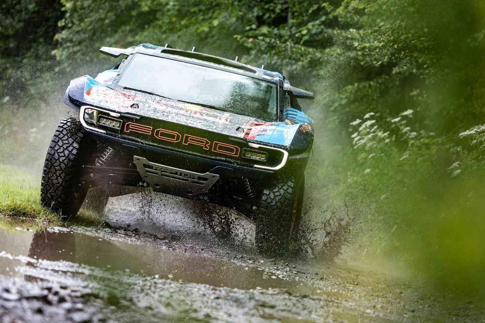 Ford wants to "own" rallying with factory Dakar programme
