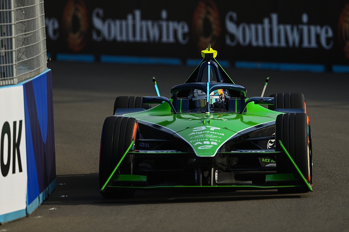 Cassidy in damage limitation mode as Porsche FE rivals shine in Jakarta ...