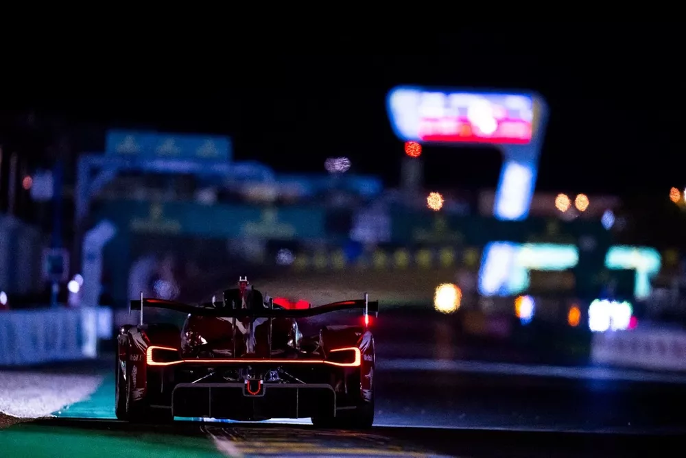 24 uur van Le Mans, 00.00 uur: Safety car gooit strijd weer helemaal open