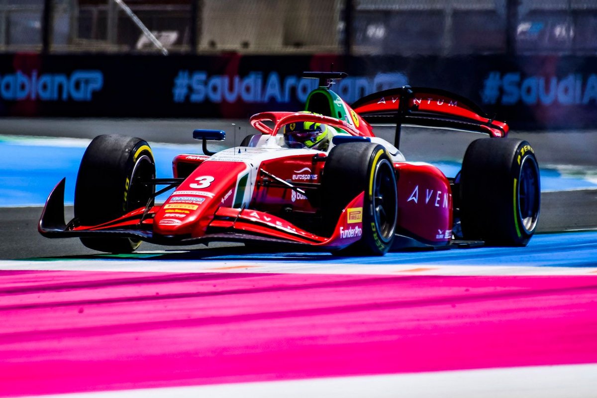 F2: Bearman faz a pole em Jeddah com Maini em 2º; Fittipaldi é 5º