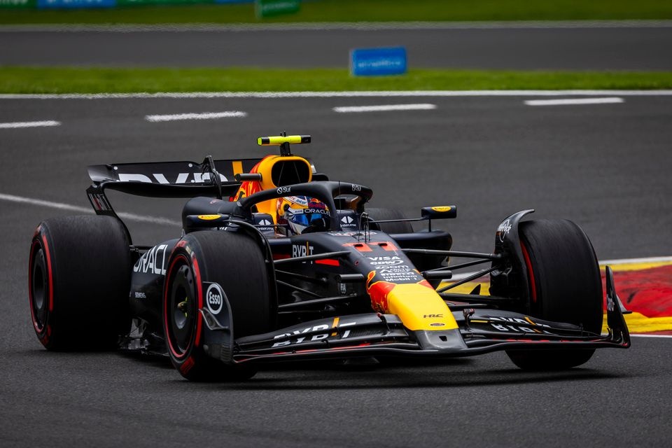 Checo Pérez explica su bajo ritmo en Spa: Probamos muchas configuraciones