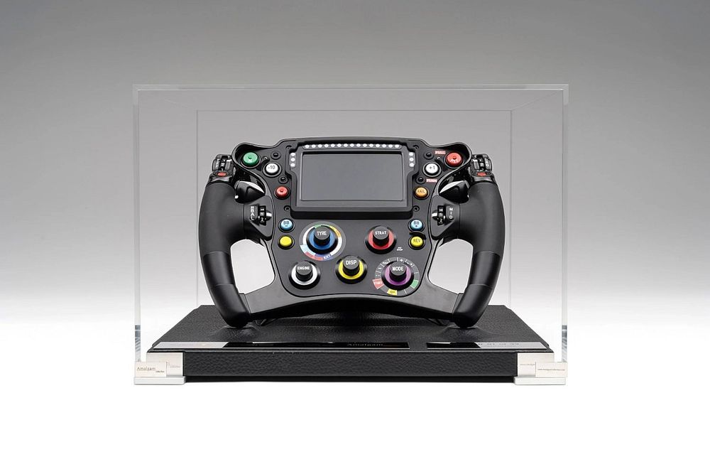 El precio de una réplica exacta del volante del RB19 de F1 2023