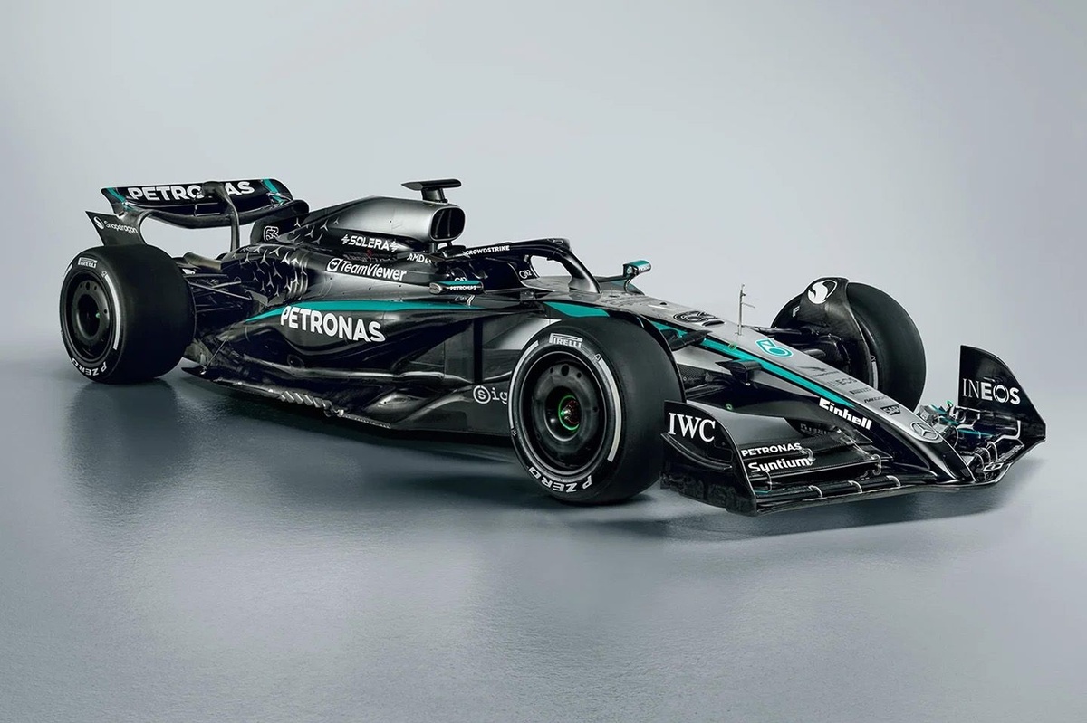 Les premières images de la Mercedes W16 dévoilées