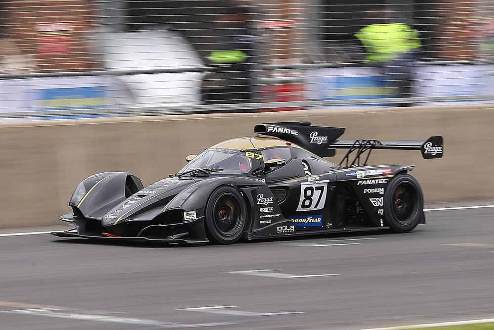 The sim racing star shining the spotlight on national motorsport