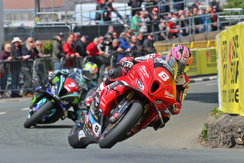 Isle of Man TT 2024 (Superstock 1): Davey Todd bezwingt Peter Hickman!