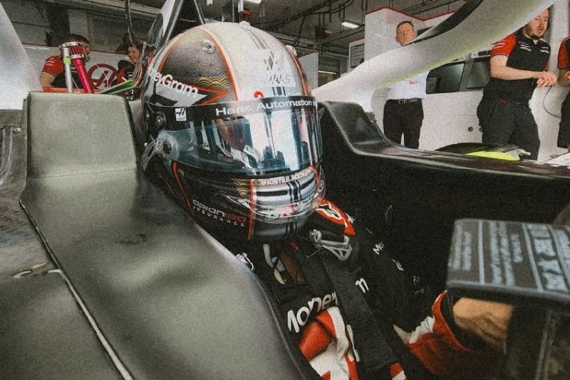 11 anos após aposentadoria da F1, Kobayashi volta a testar carro