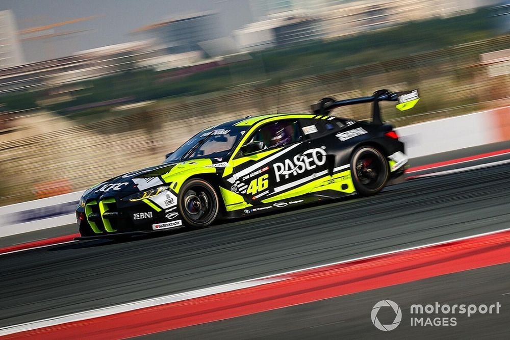 24h di Dubai: primo trionfo BMW-WRT, Valentino Rossi è sul podio
