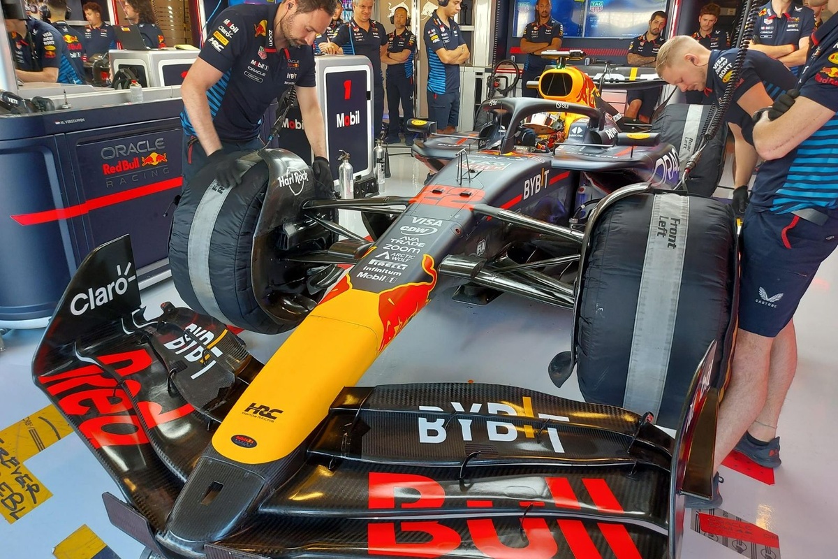 Tsunoda maakt eerste meters in Red Bull Racing-auto, Sainz in de Williams