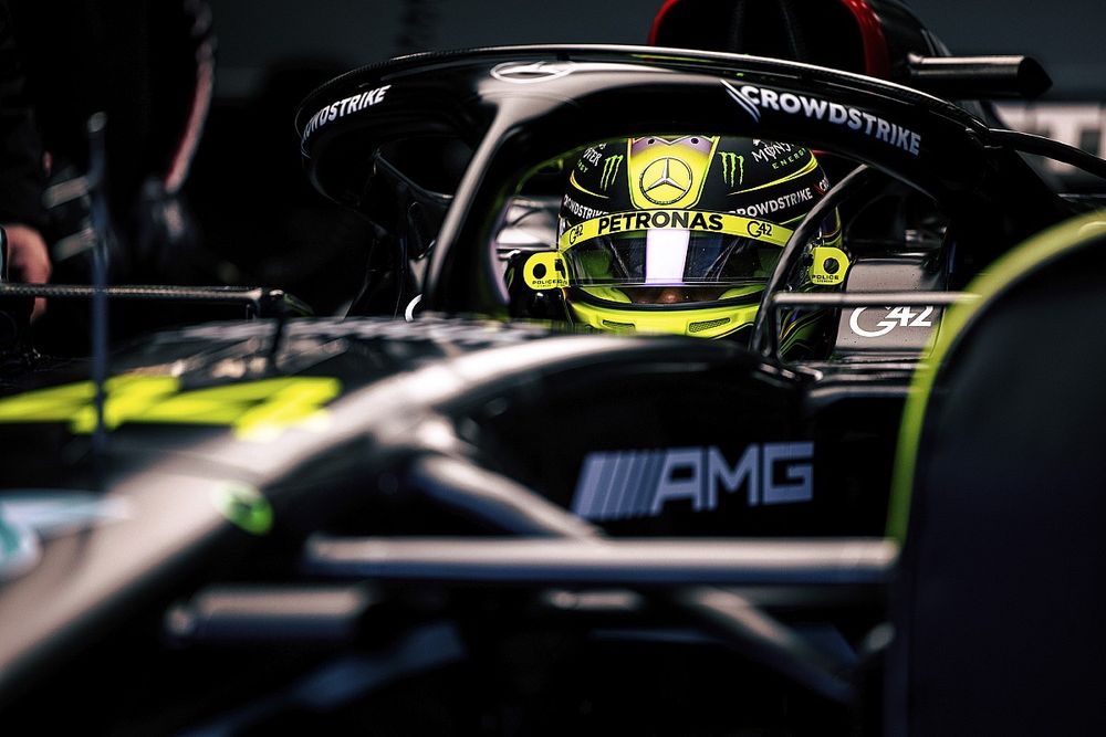 Hamilton happy Mercedes’ F1 livery switch is "all out" for performance