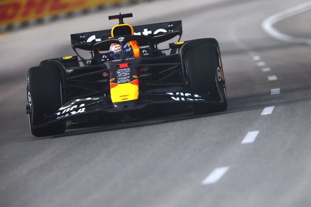 F1 Singapore GP: Verstappen heads tight FP3 as Lawson crashes again