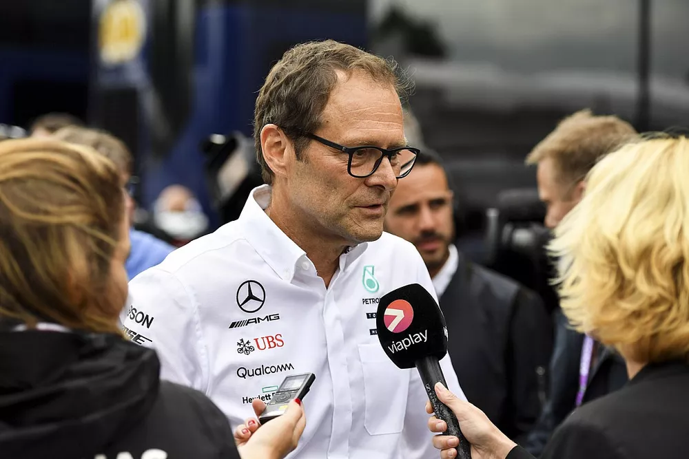 Costa: "Mercedes zirveye dönmek için gereken her şeye sahip"