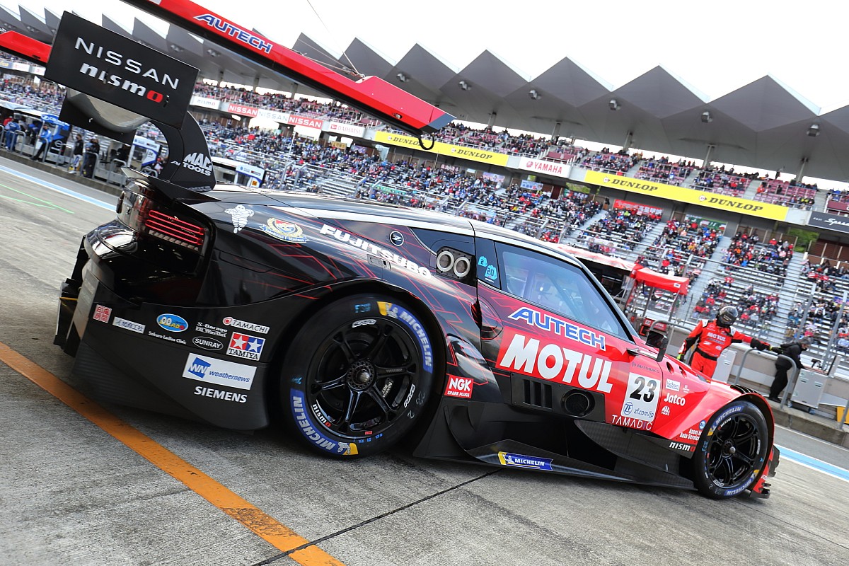 SUPER GT: Nissan trials youngsters in GT500 audition test