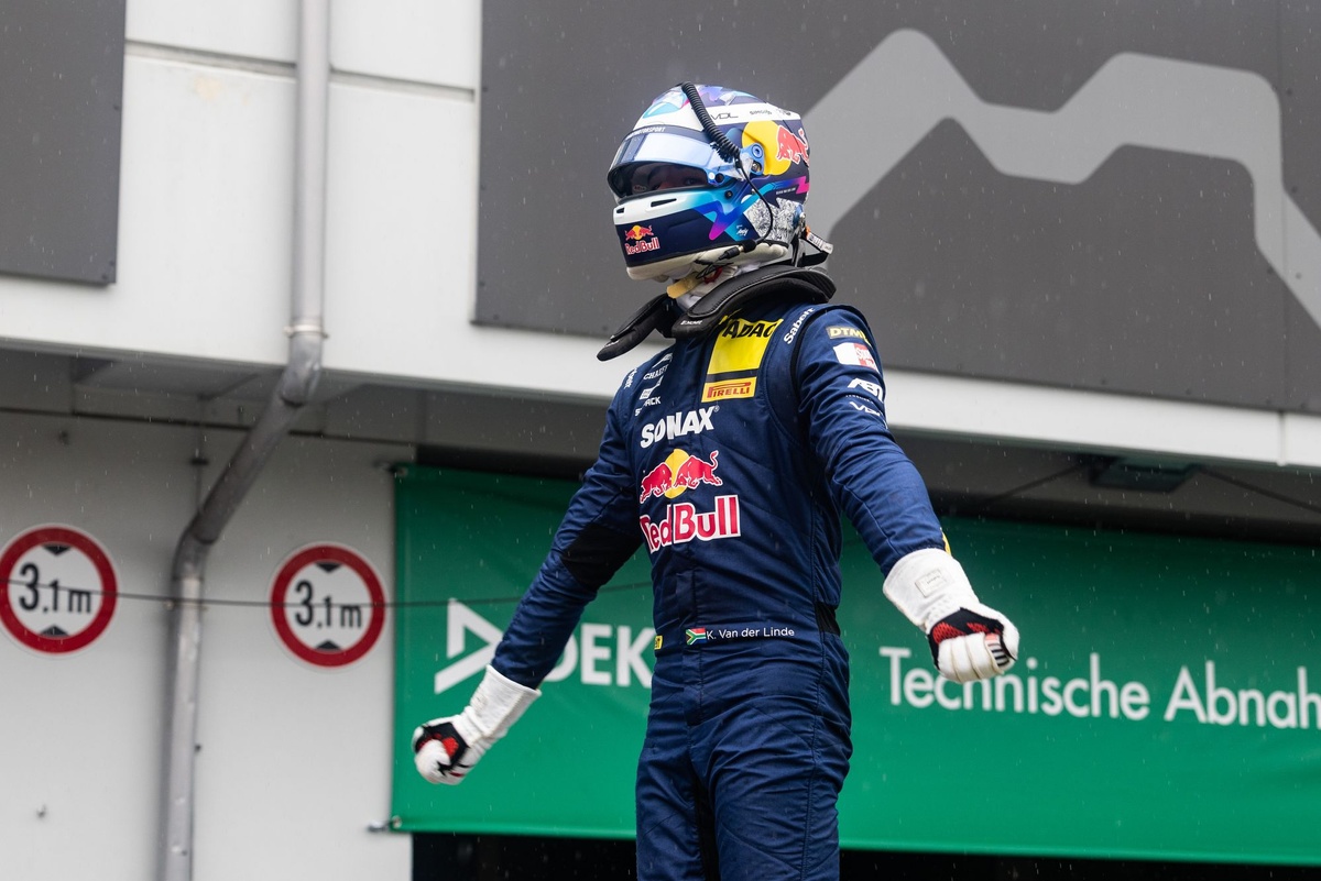 DTM Nurburgring: Van der Linde dominates race one from pole
