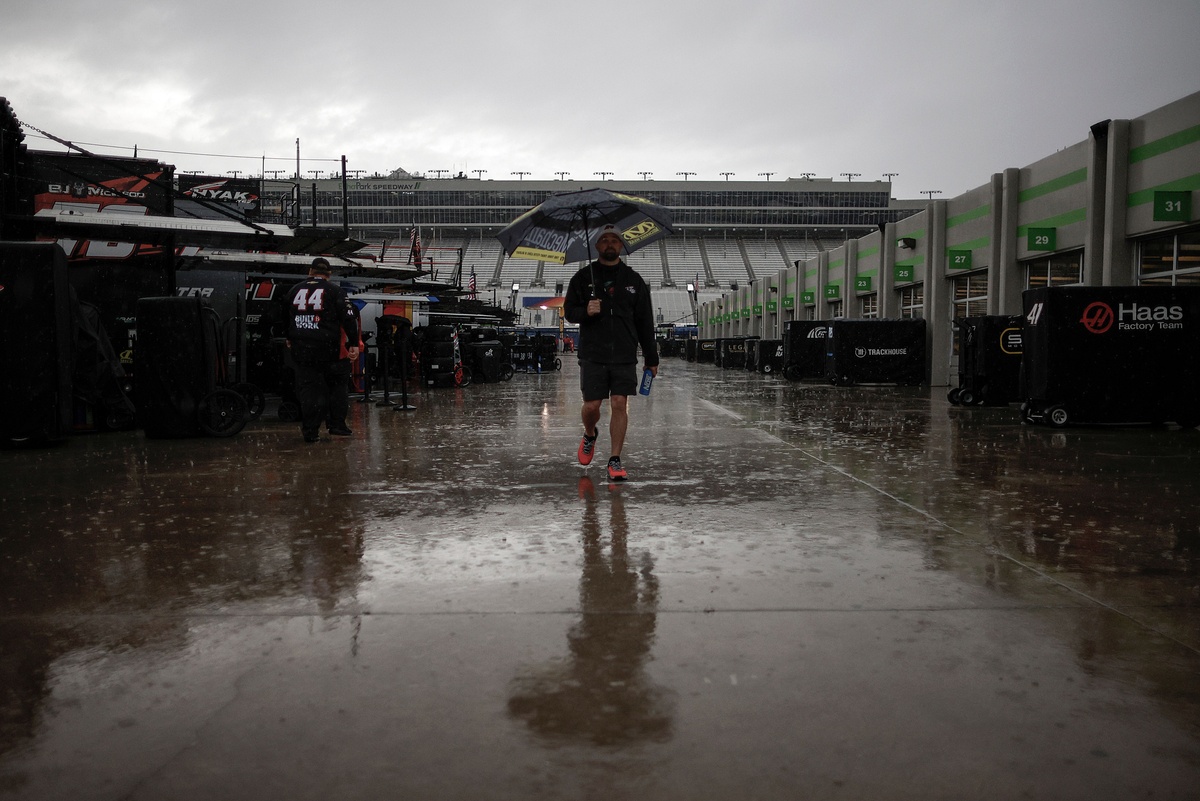 Atlanta NASCAR Cup qualifying cancelled, Tyler Reddick on pole