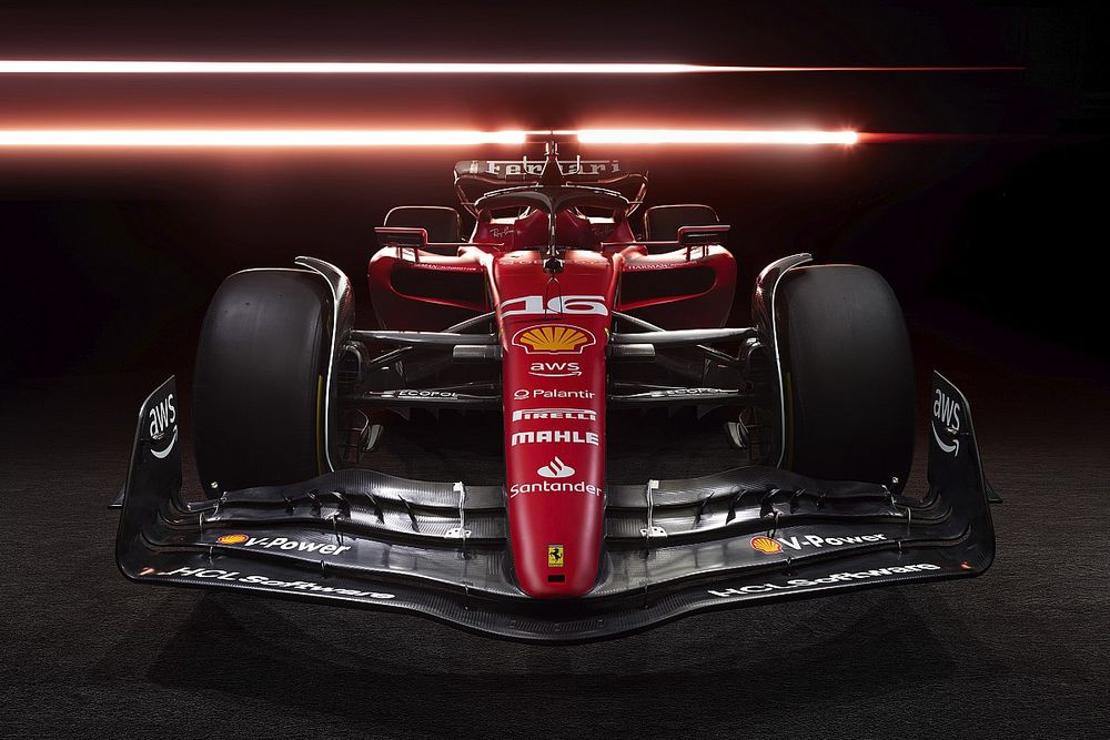 フェラーリの2023年F1マシン”SF-23”。前年モデルからの最大の変更点はフロントサスペンションにあり「空力とセッティングの”幅”のために」