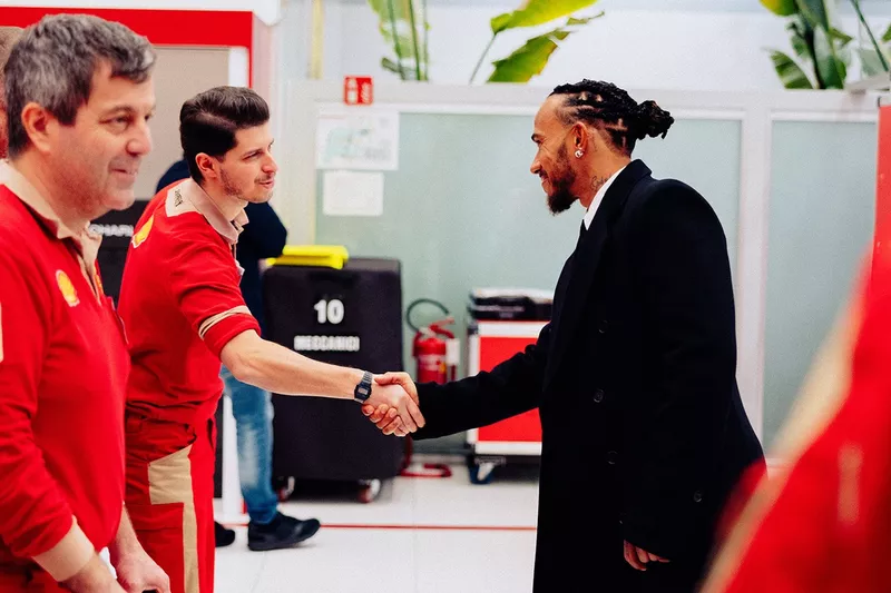 Lewis Hamilton est arrivé à Maranello
