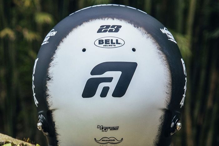 Fotos: el llamativo casco de oso panda de Albon para el GP de China