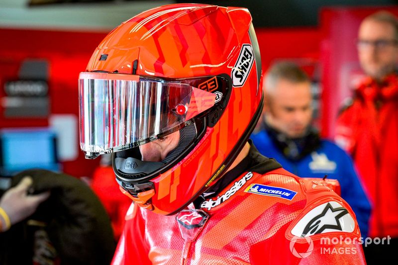 Marc Márquez inicia la era 'todo al rojo' en los test de Barcelona