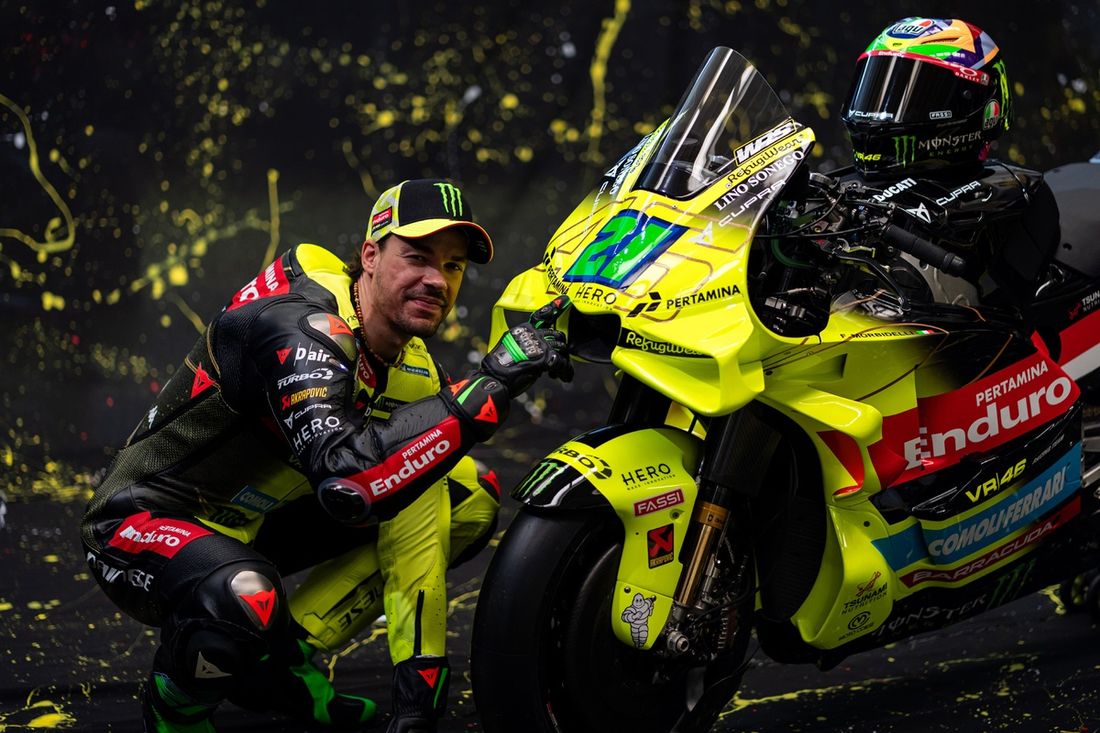 VR46、2026年は”黒い”存在へ……新カラーリング披露 MotoGP