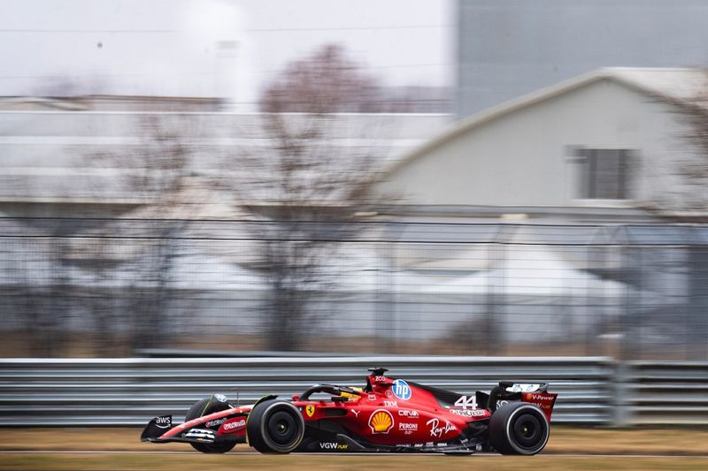 F1 | Ferrari: run di 10 giri e prove di partenza per Hamilton