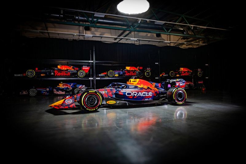 De nieuwe F1-livery van Verstappen en Pérez uit alle hoeken