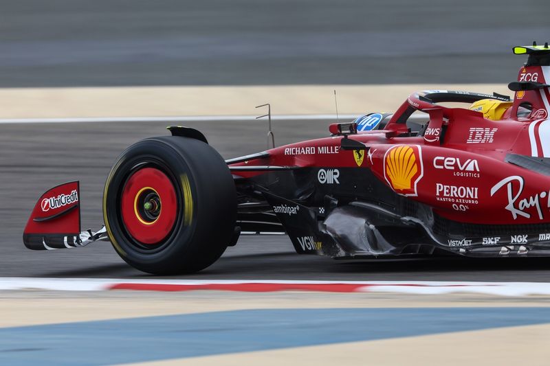 Hamilton : "Trop tôt pour comprendre la performance" chez Ferrari