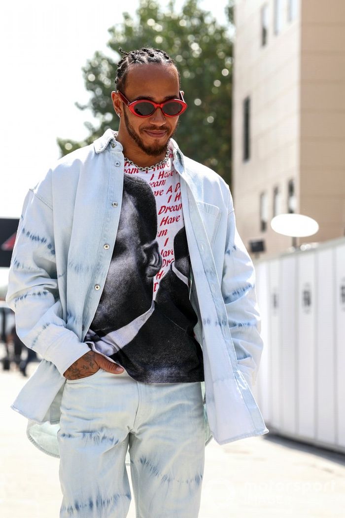 Hamilton seguirá en Mercedes: "Algunos inventan rumores; soy un luchador"