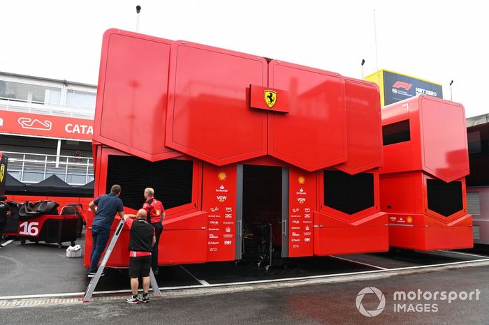 Foto's: Teams hebben motorhomes weer meegenomen naar F1 Spanje