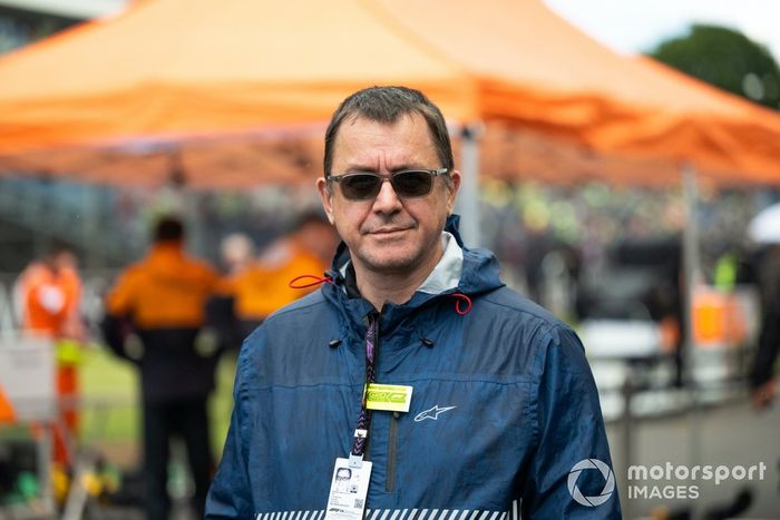 Checo Pérez: el equipo decidió colocar los intermedios, la lluvia nunca ...